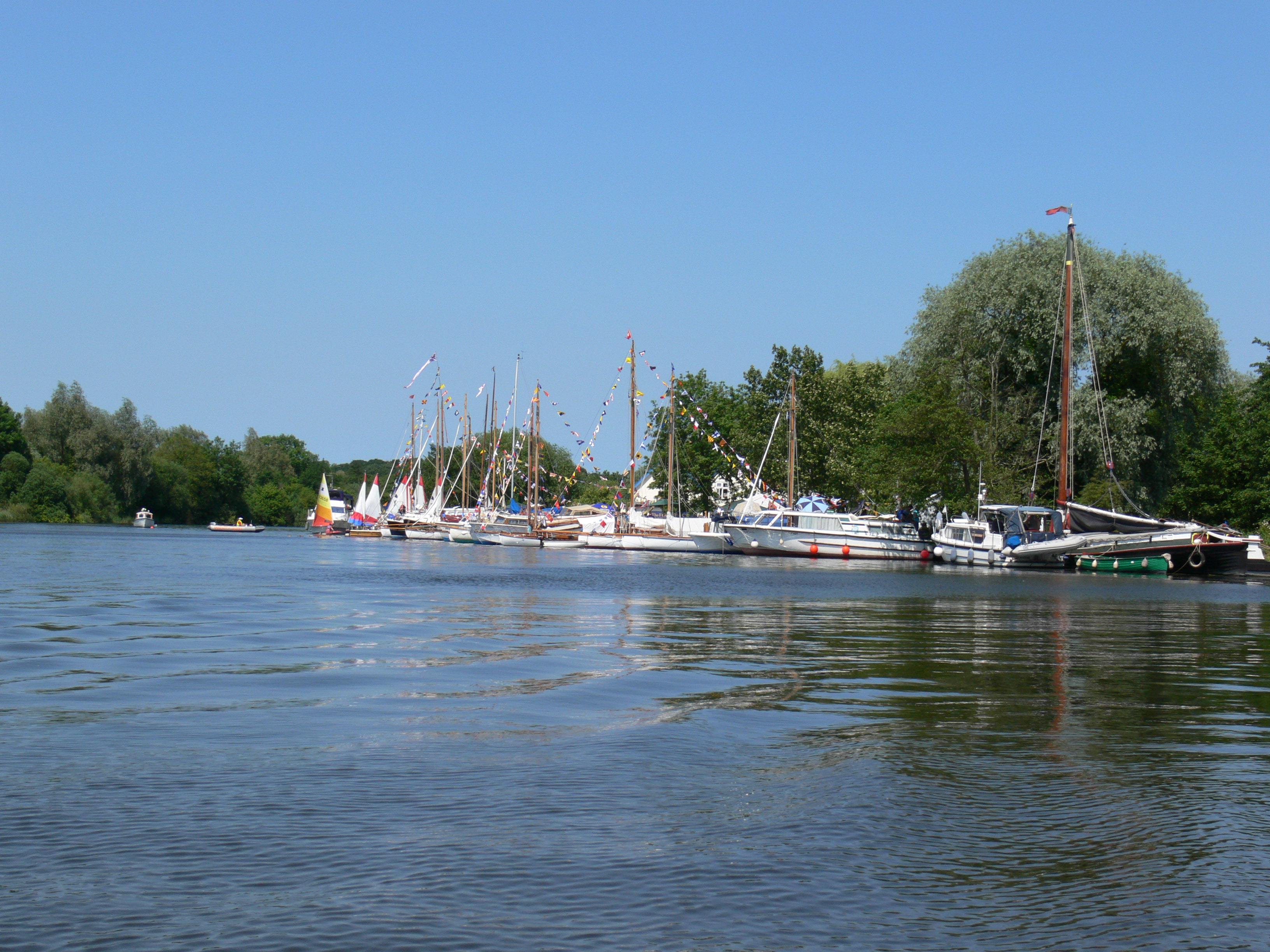 Boats at the Ferry – Surlingham Ferry House